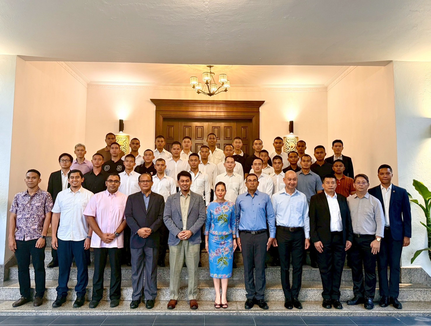 Ambassador discussed with the Executives of the National Defence ...