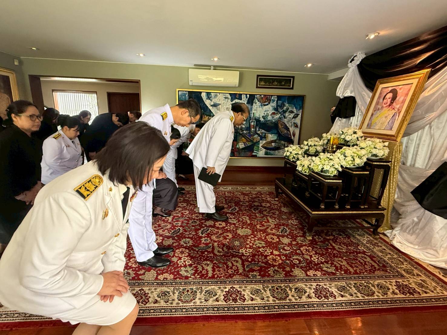 The Royal Thai Embassy in Lima organized a mourning ceremony On the ...