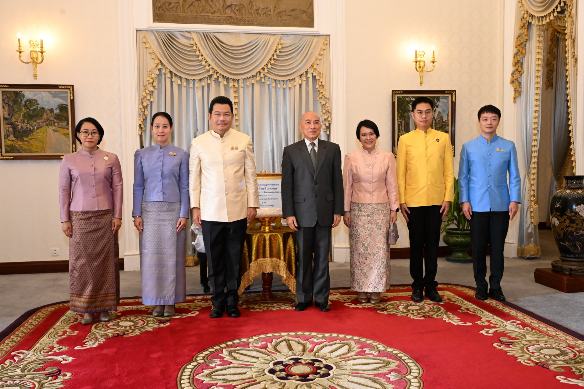 Ambassador presents rice on the occasion of His Majesty the King of ...