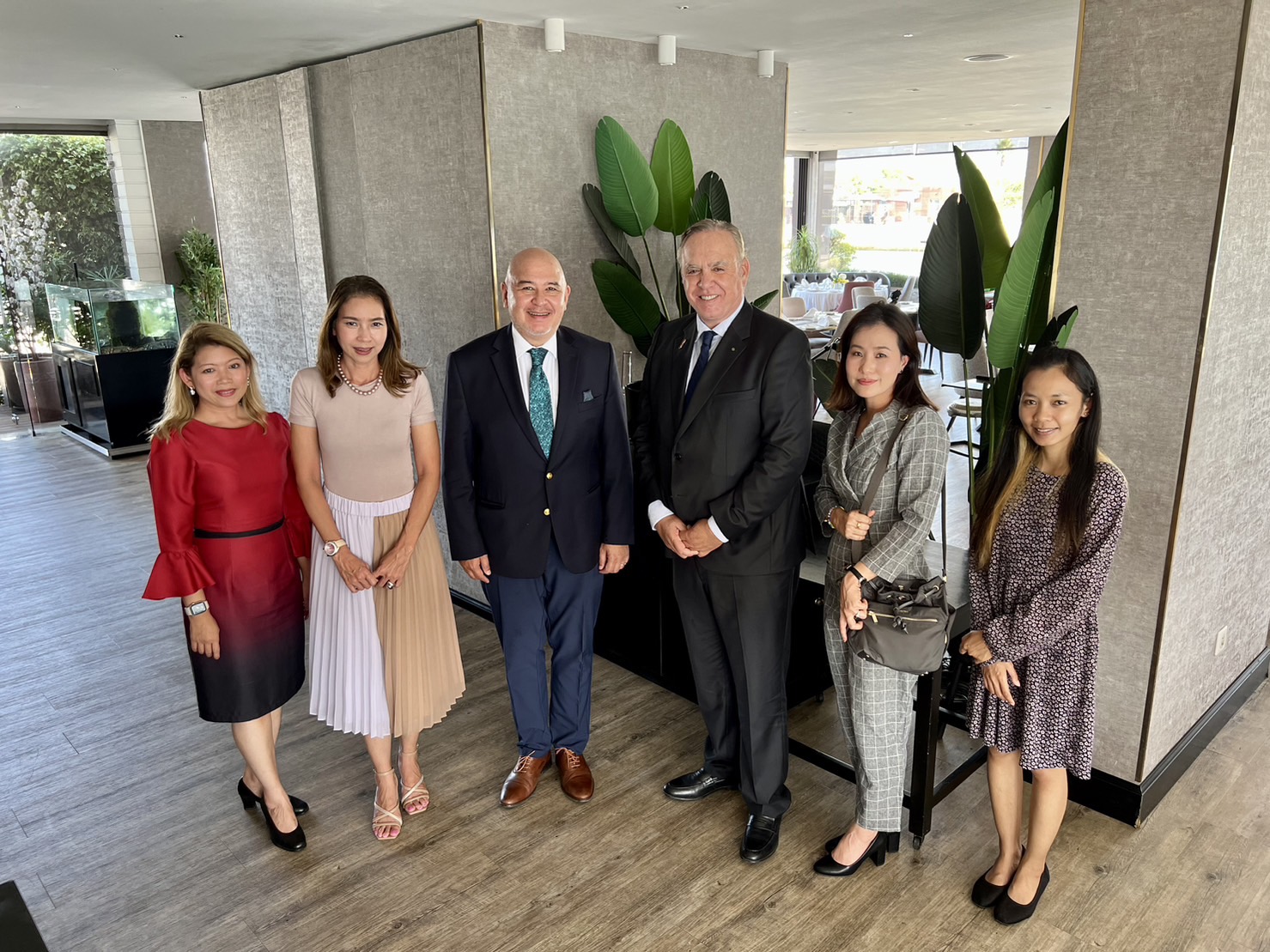 กงสุลกิตติมศักดิ์ไทย ณ นครคาซาบลังกา เป็นเจ้าภาพเลี้ยงอาหารกลางวันเพื่อ ...