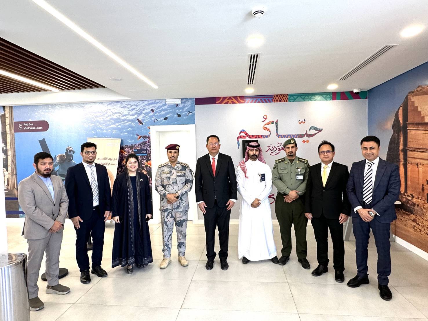 เอกอัครราชทูต ณ กรุงริยาด นำอัครราชทูตที่ปรึกษาฝ่ายแรงงาน เจ้าหน้าที่ ...