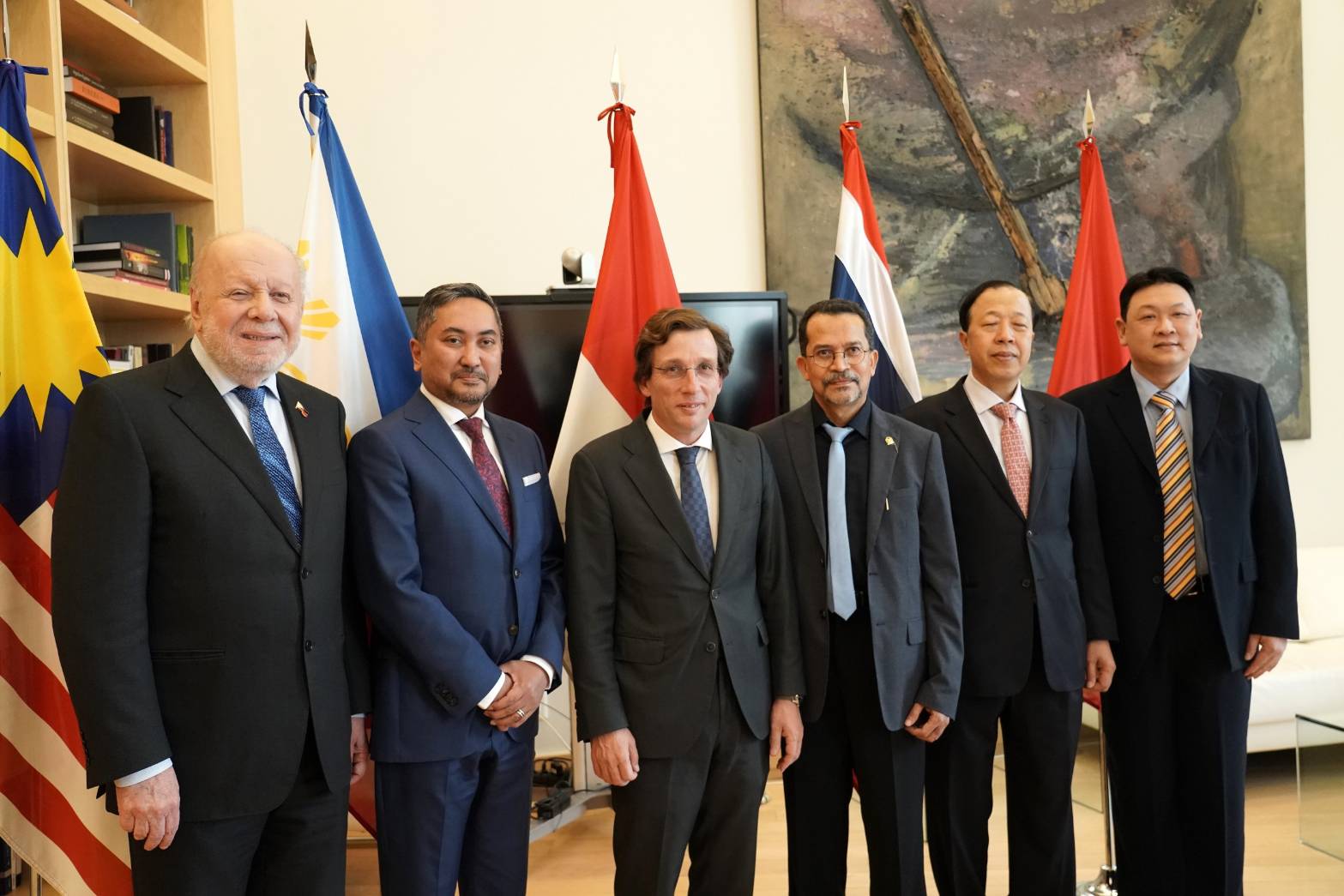 Chargé d ´affaires, a.i. Royal Thai Embassy in Madrid paid a courtesy ...