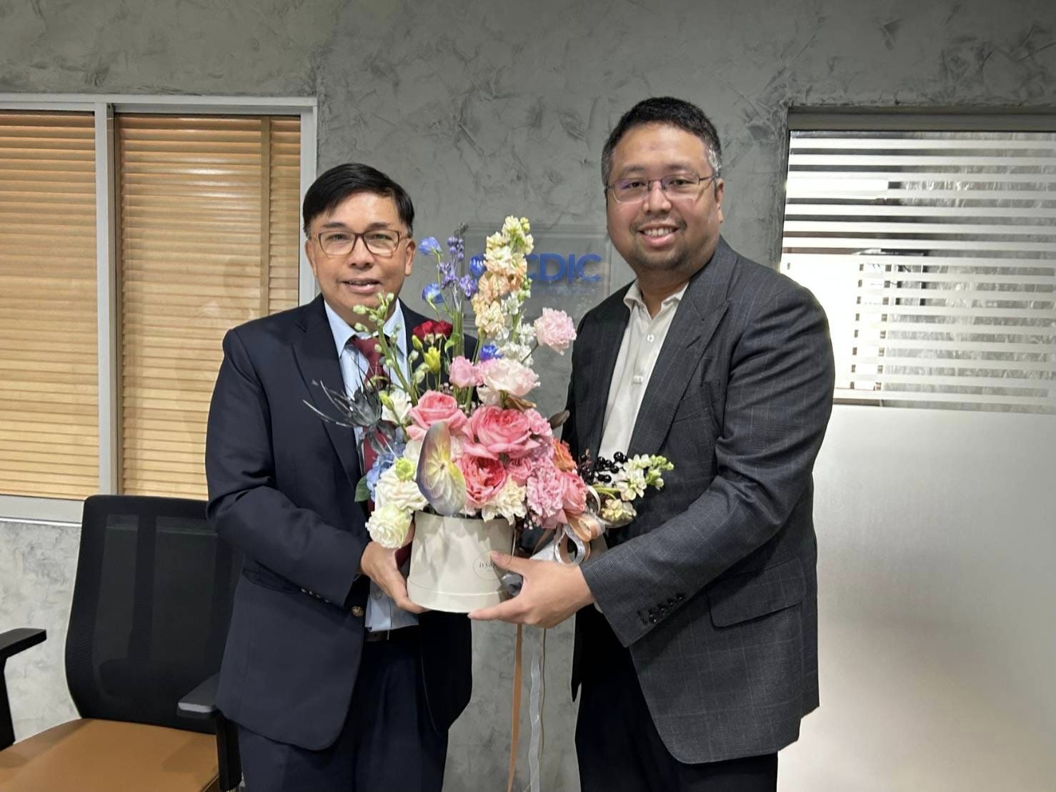 Co-Founder และ CEO บริษัท Bitkub Online Co., Ltd พร้อมทีมงาน ได้เข้าพบ ...